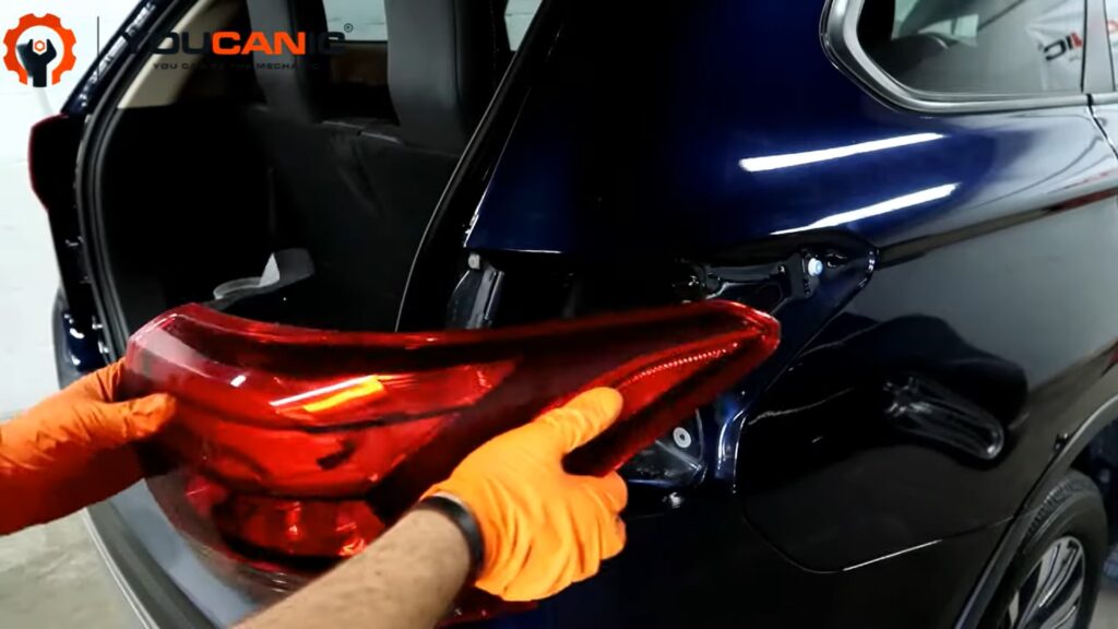 Mitsubishi Outlander Interior Light Bulb Replacement