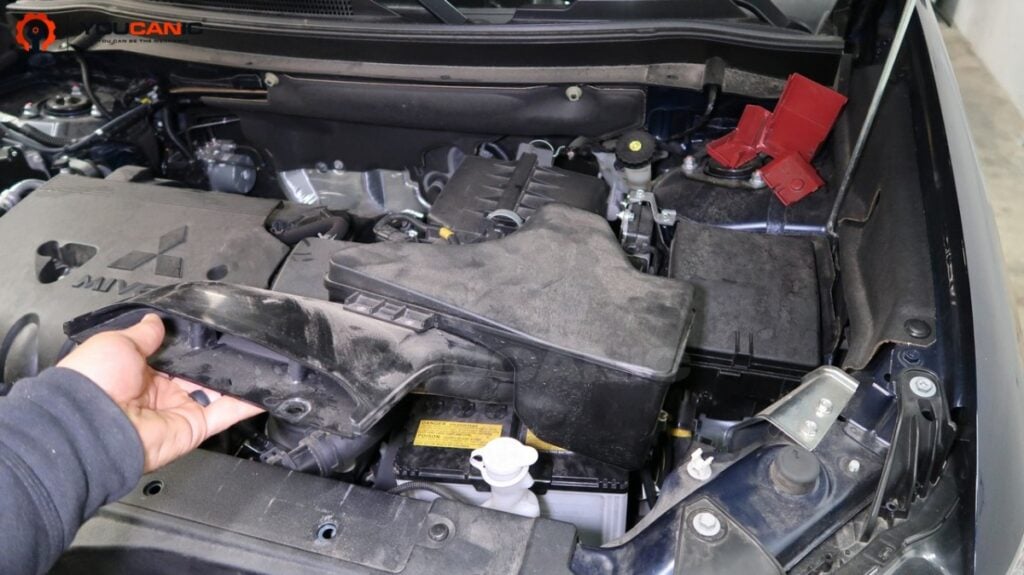 Mitsubishi Outlander Engine Air Filter Replacement