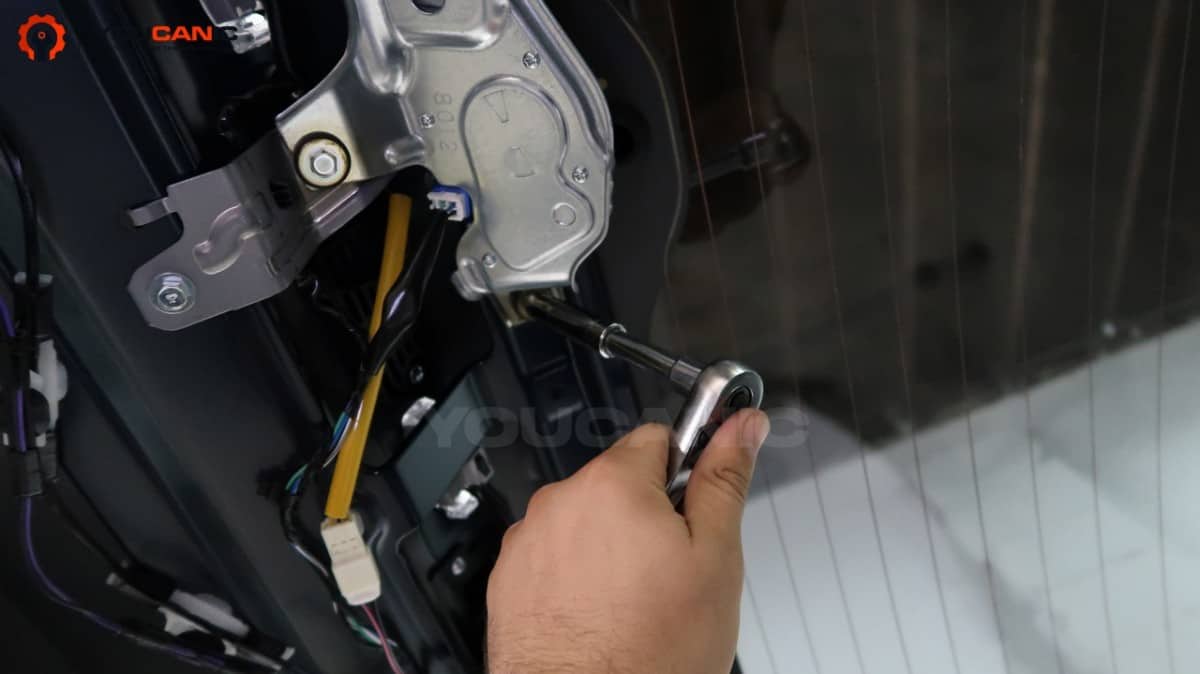 Rear Window Wiper Motor Replacement Guide