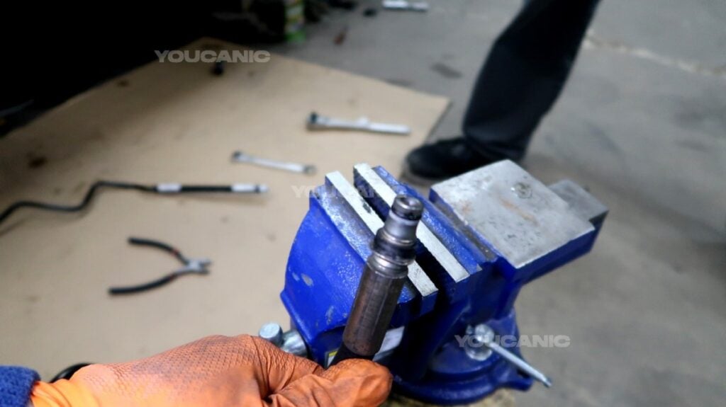 Mercedes-Benz SLK 300 R172 Auxiliary Battery Replacement - YOUCANIC