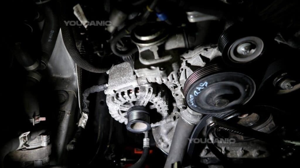 Mercedes Benz OM642 3.0 Diesel Engine Alternator Replacement