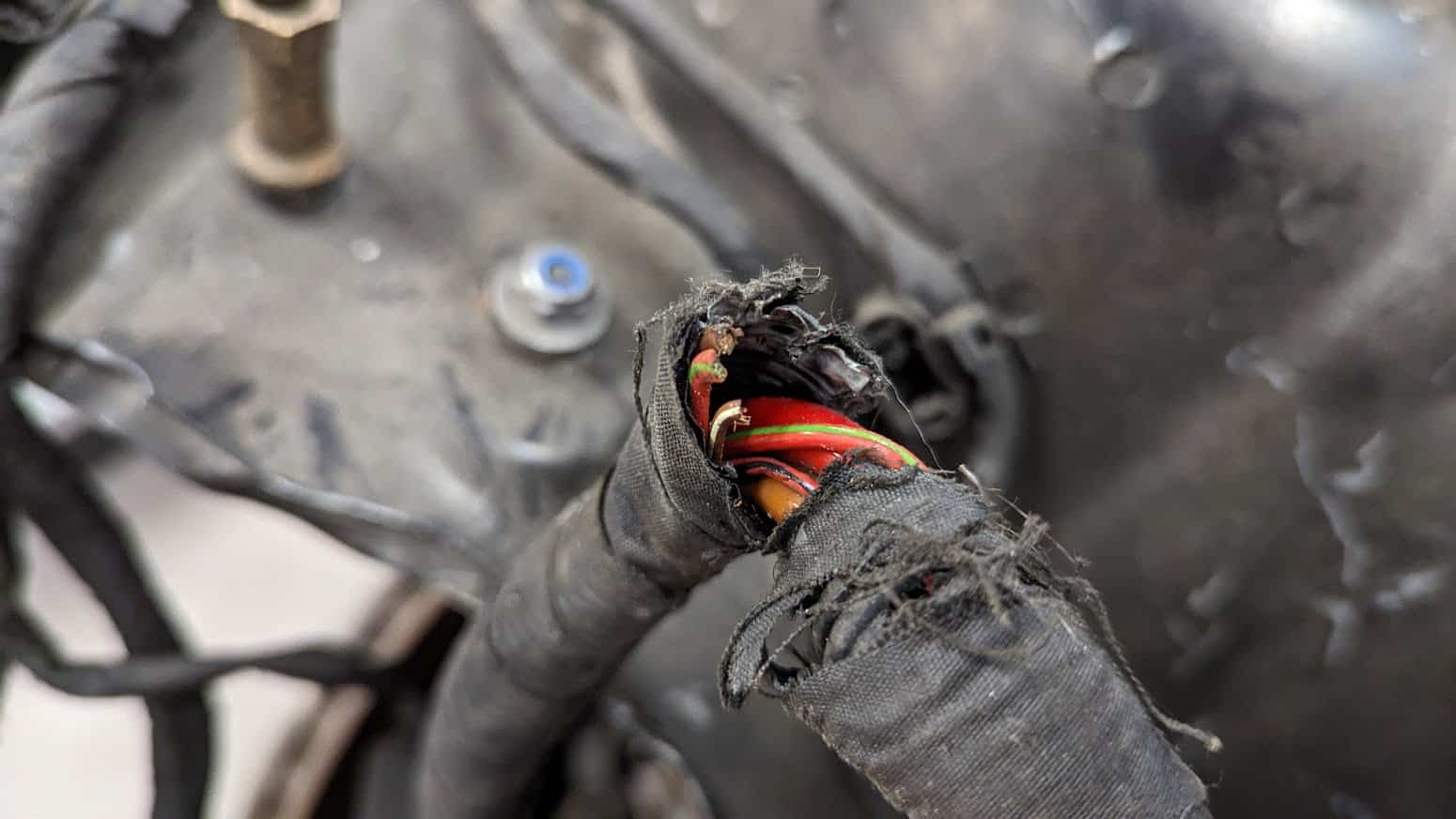 Lincoln Airbag SRS Light On: Common Causes & Repair Tips