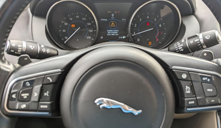 Master Your Jaguar: Easily Read & Clear Fault Codes With An OBD-II Scanner!